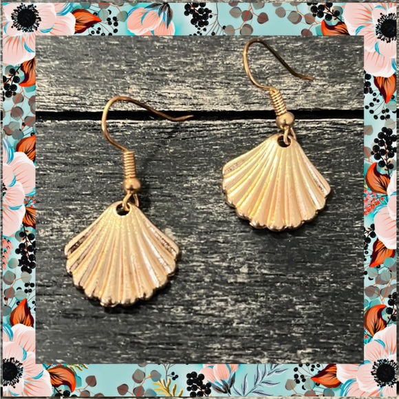 Jewelry | 525 New Gold Tone Seashell Dangle Earrings | Poshmark